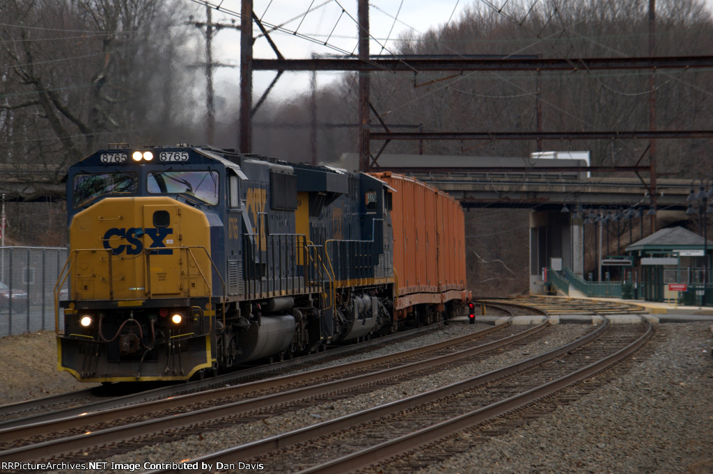 CSX SD60M 8765 leads Q300-23